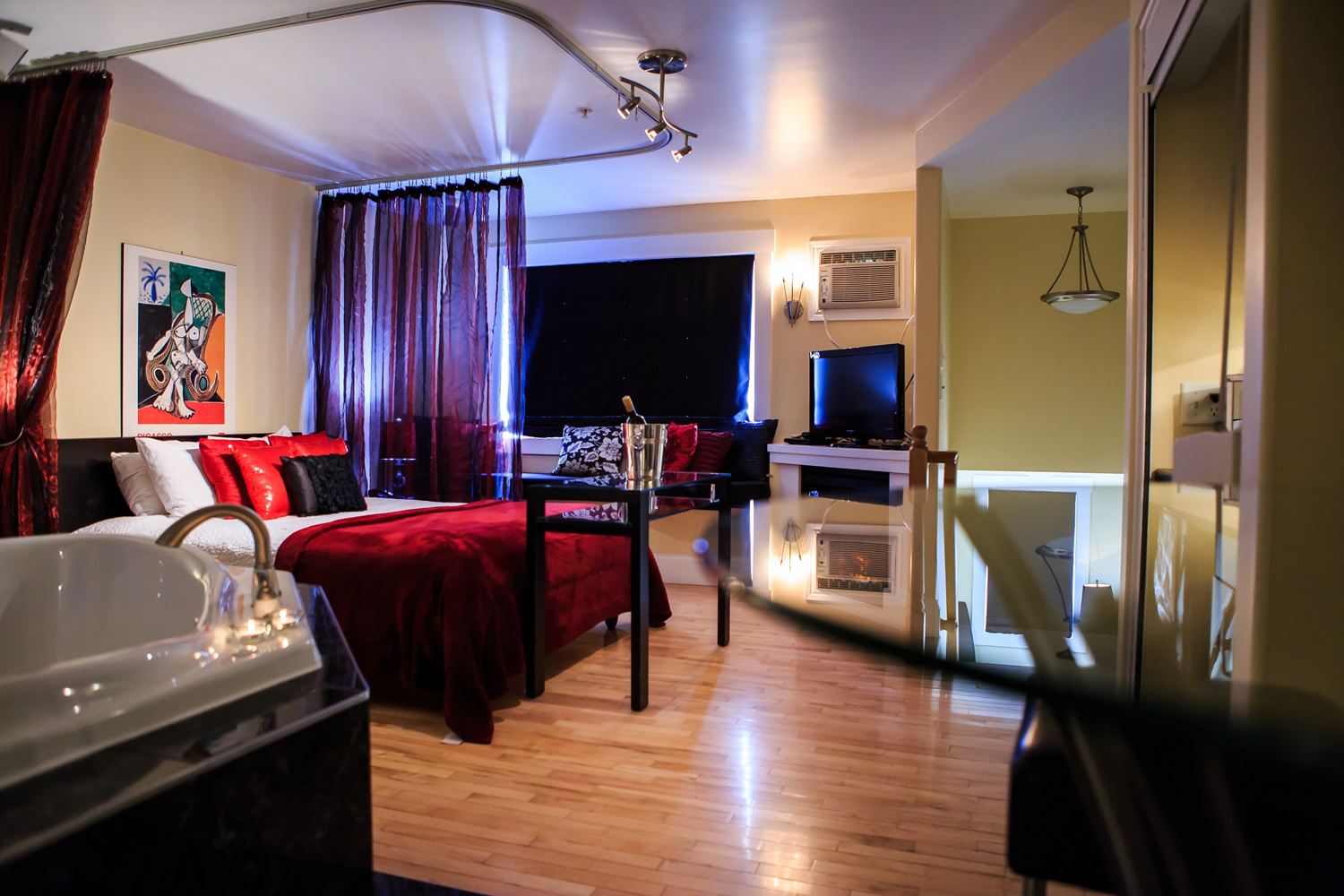 Bonavista Suite - Leaside Manor