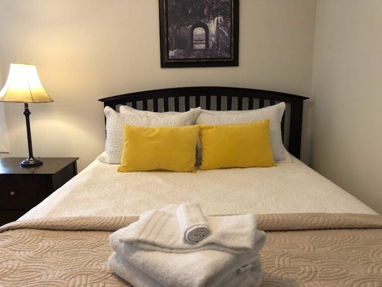 Bed and Breakfast Accommodations St. John's - Leaside Manor