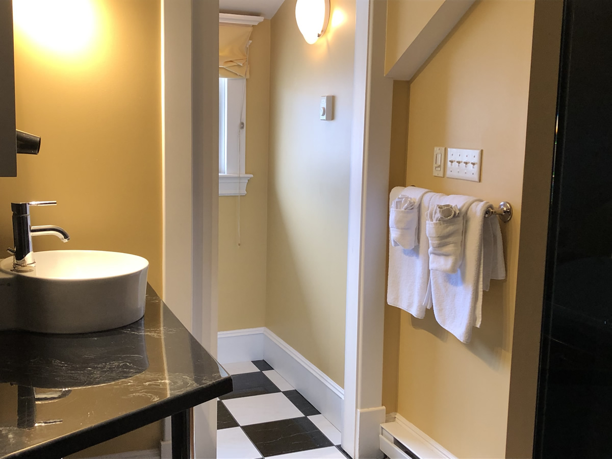 Confederation Suite - Leaside Manor