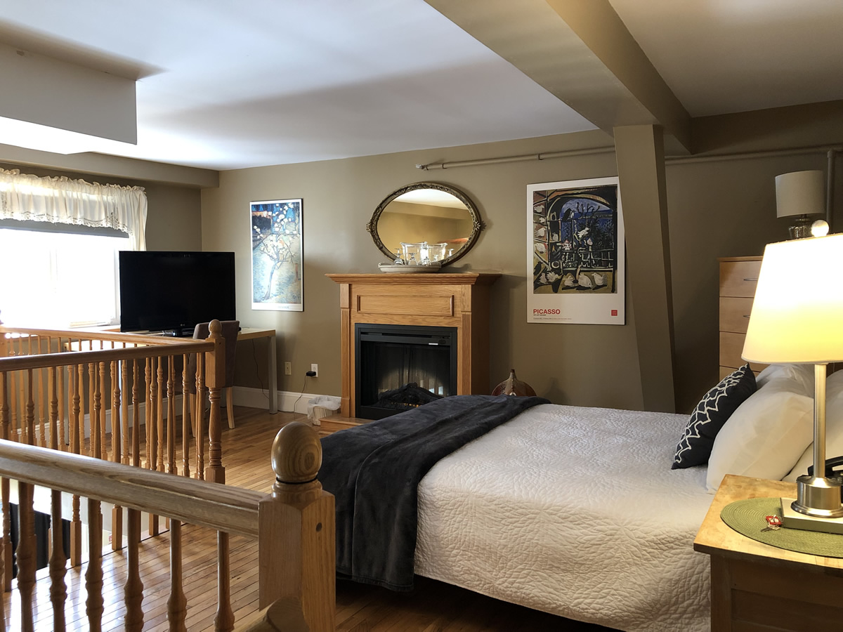 Bell Island Suite - Leaside Manor