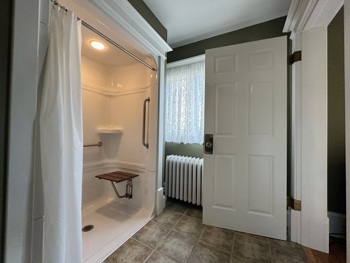 Port Royal Suite - Leaside Manor